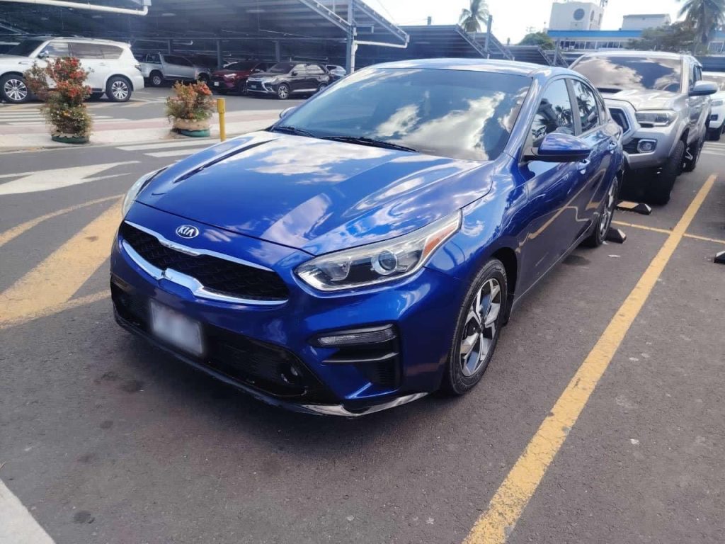 Sedan Kia Azul » Mario's Rent a Car El Salvador